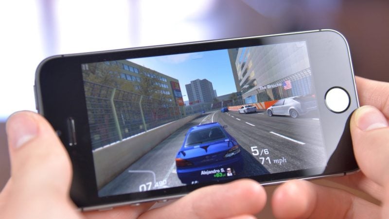 10 Alasan Kenapa Banyak Orang Bermain Game Menggunakan Smartphone ...