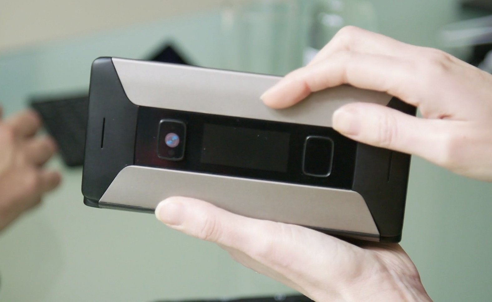 Cosmo Communicator, Laptop Smartphone "Unik" Fitur Modern dengan Rasa ...