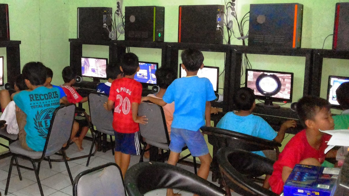 15 Kebiasaan Anak Warnet yang Pasti Ada dan Bikin Nostalgia dari Era 2000-an Sampai Sekarang!