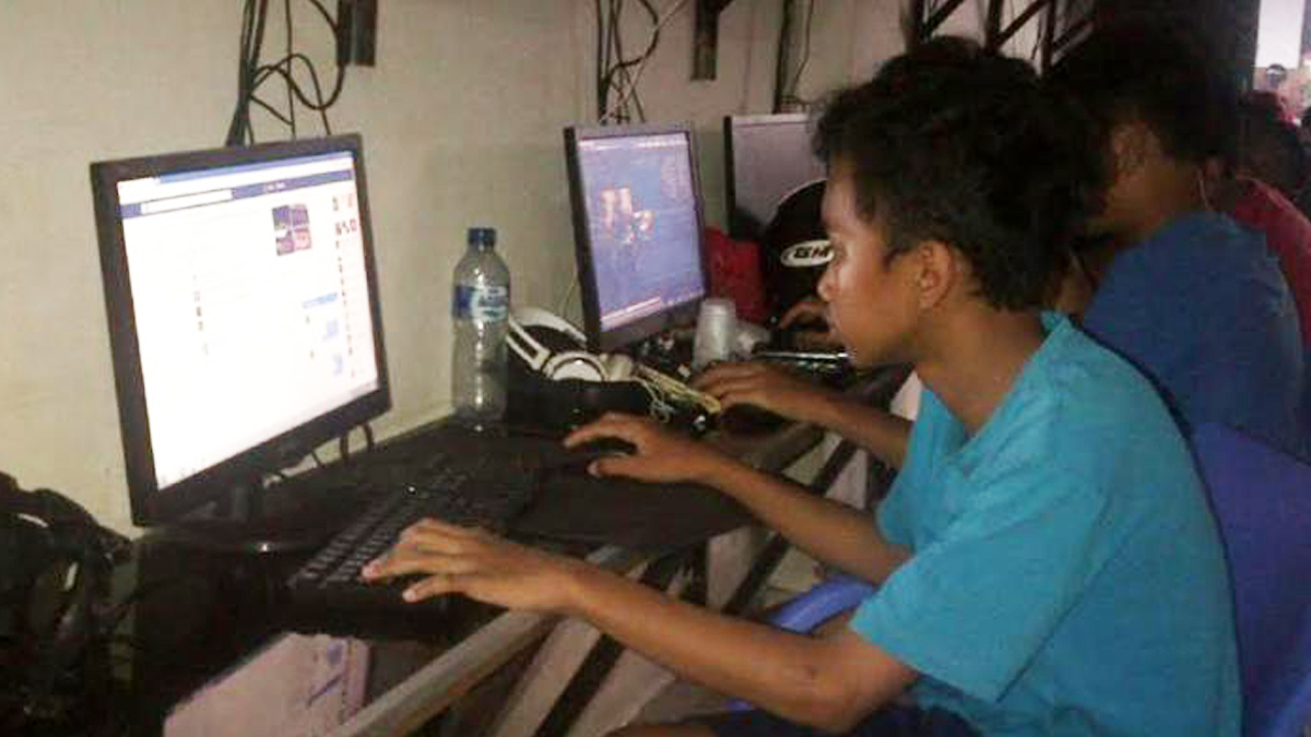 15 Kebiasaan Anak Warnet yang Pasti Ada dan Bikin Nostalgia dari Era 2000-an Sampai Sekarang!