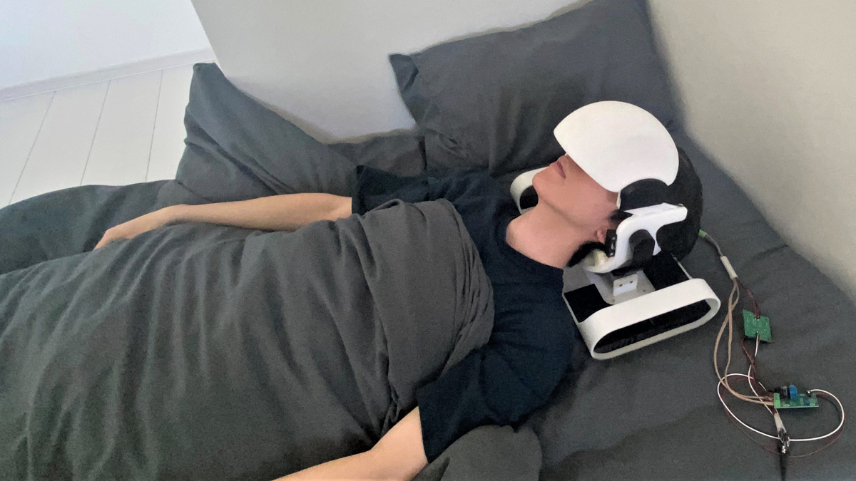 Headset VR NerveGear dari Anime SAO Dibuat Beneran Sama Co-Founder Oculus