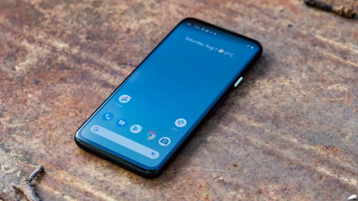 7 Bahaya Ngecas Sambil Main HP yang Harus Kalian Hindari, Apa Saja ...