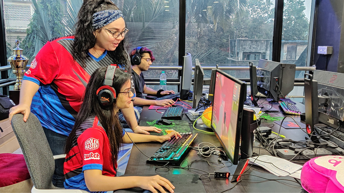 10 Hal yang Biasa Dilakukan Gamer Cewek Ketika Bermain Video Game ...