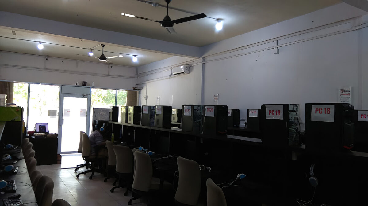 Kenapa Warnet Banyak yang Tutup dan Tidak Ramai seperti Dulu?