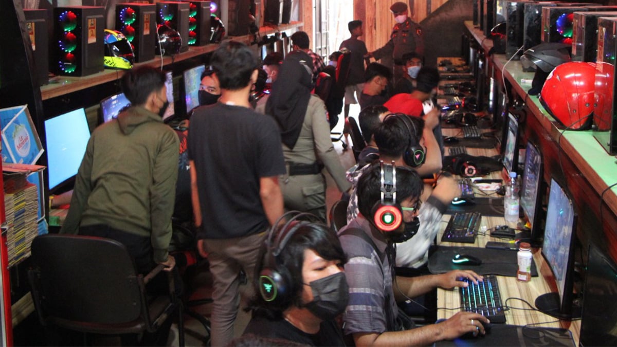 Kenapa Warnet Banyak yang Tutup dan Tidak Ramai seperti Dulu?