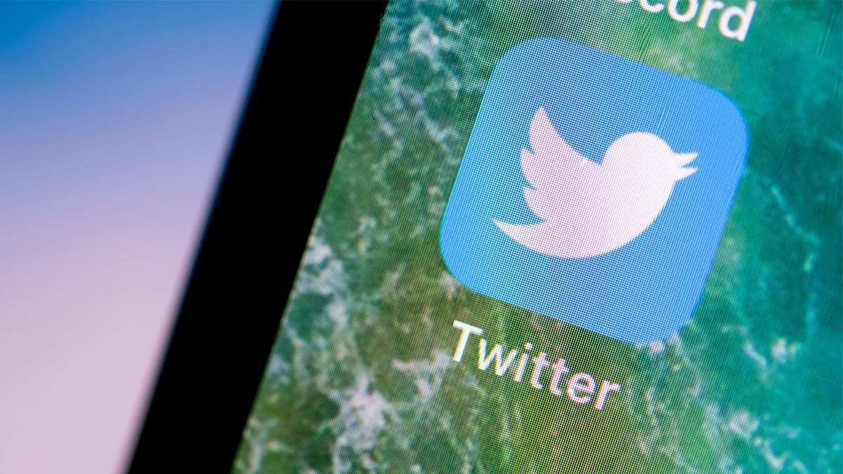 HP iPhone dengan Logo Lama Twitter Dijual Hingga Rp377 Juta