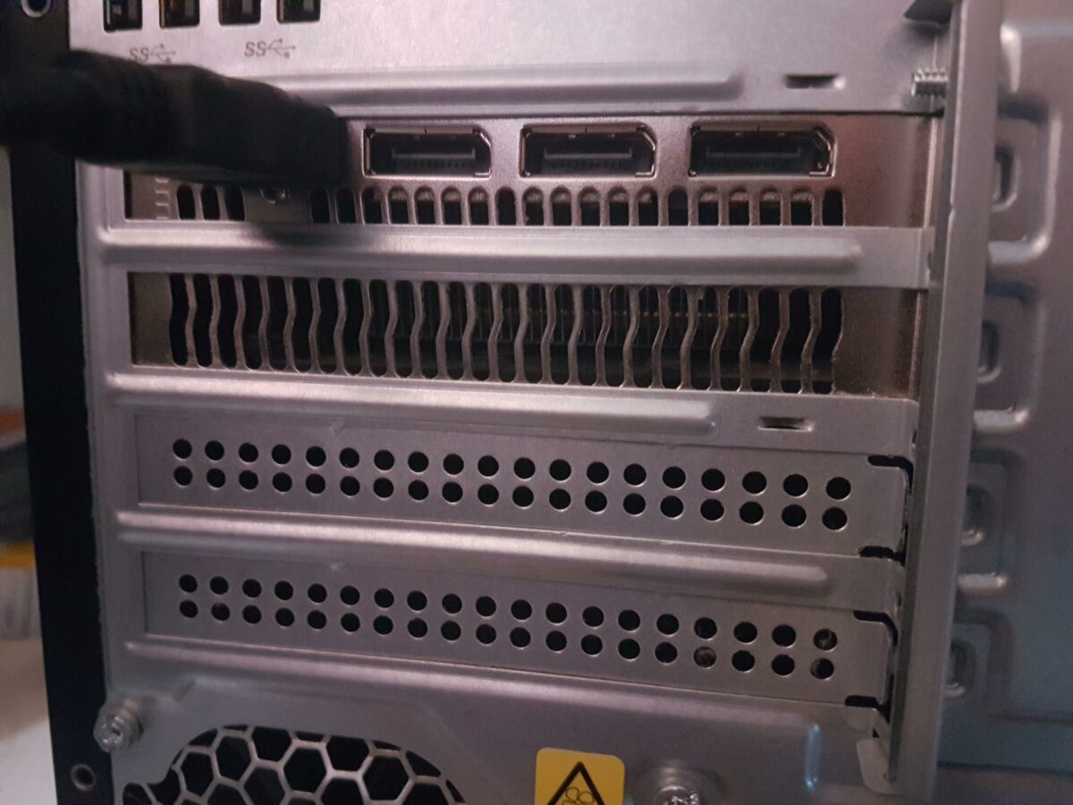 7 Cara Mengatasi Layar Monitor Tidak Muncul - Gamebrott.com