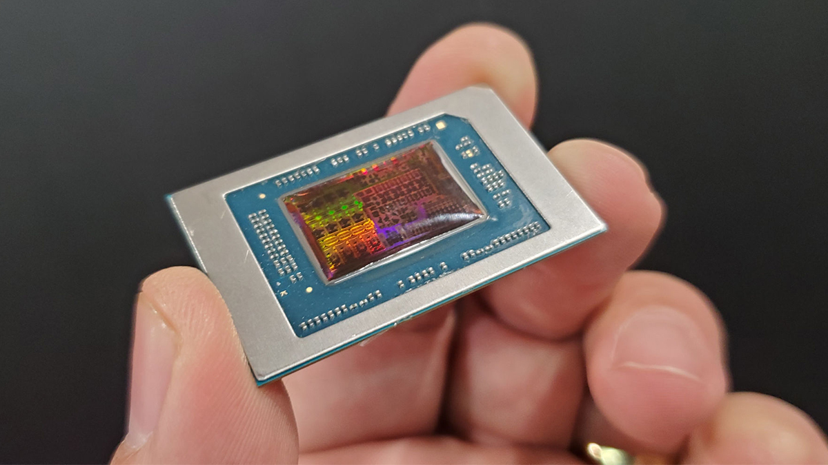 AMD Rilis GPU Mobile Baru RX 7800M Secara Diam-Diam